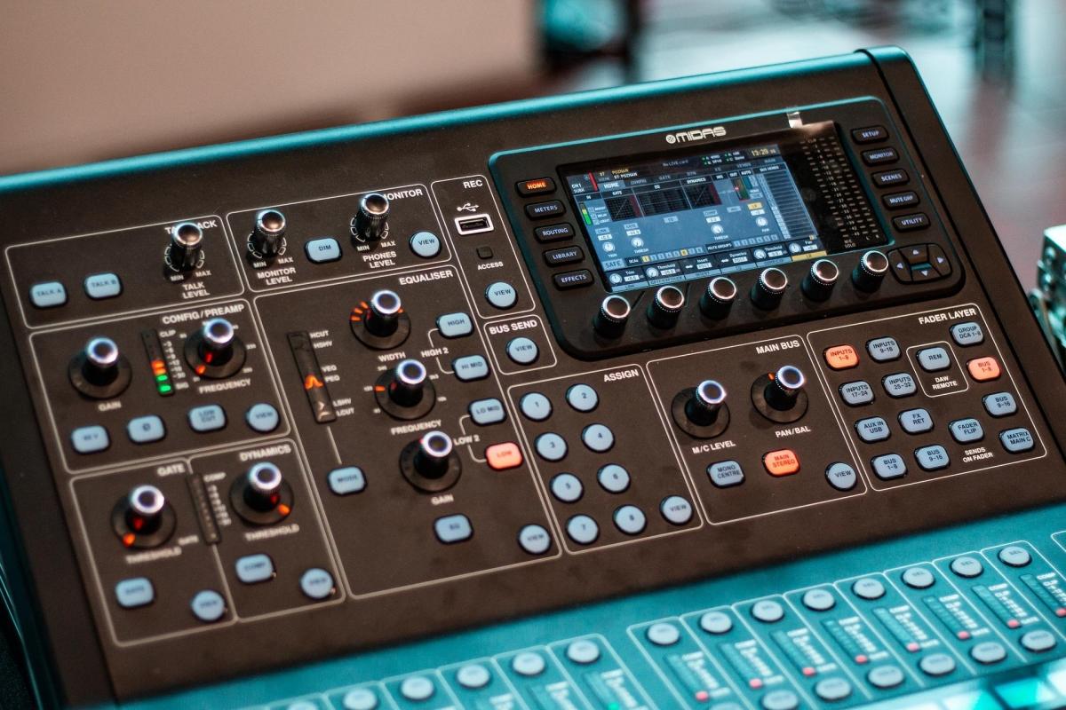 Berbagai Alat Perekam Suara Untuk Latihan Nyanyi di Rumah