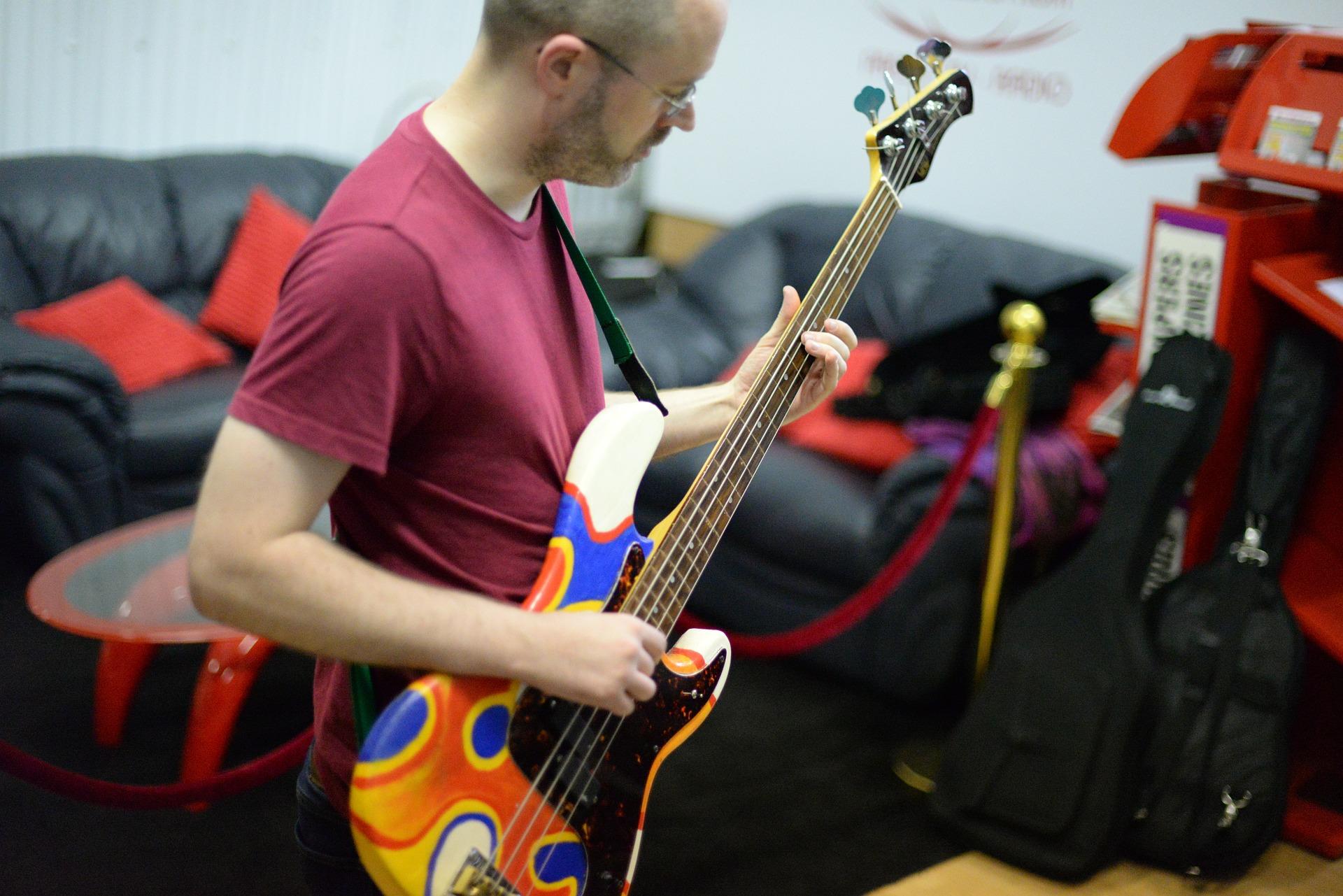 Apa Alasan Utama Orang Memilih Bermain Bass? | Superprof