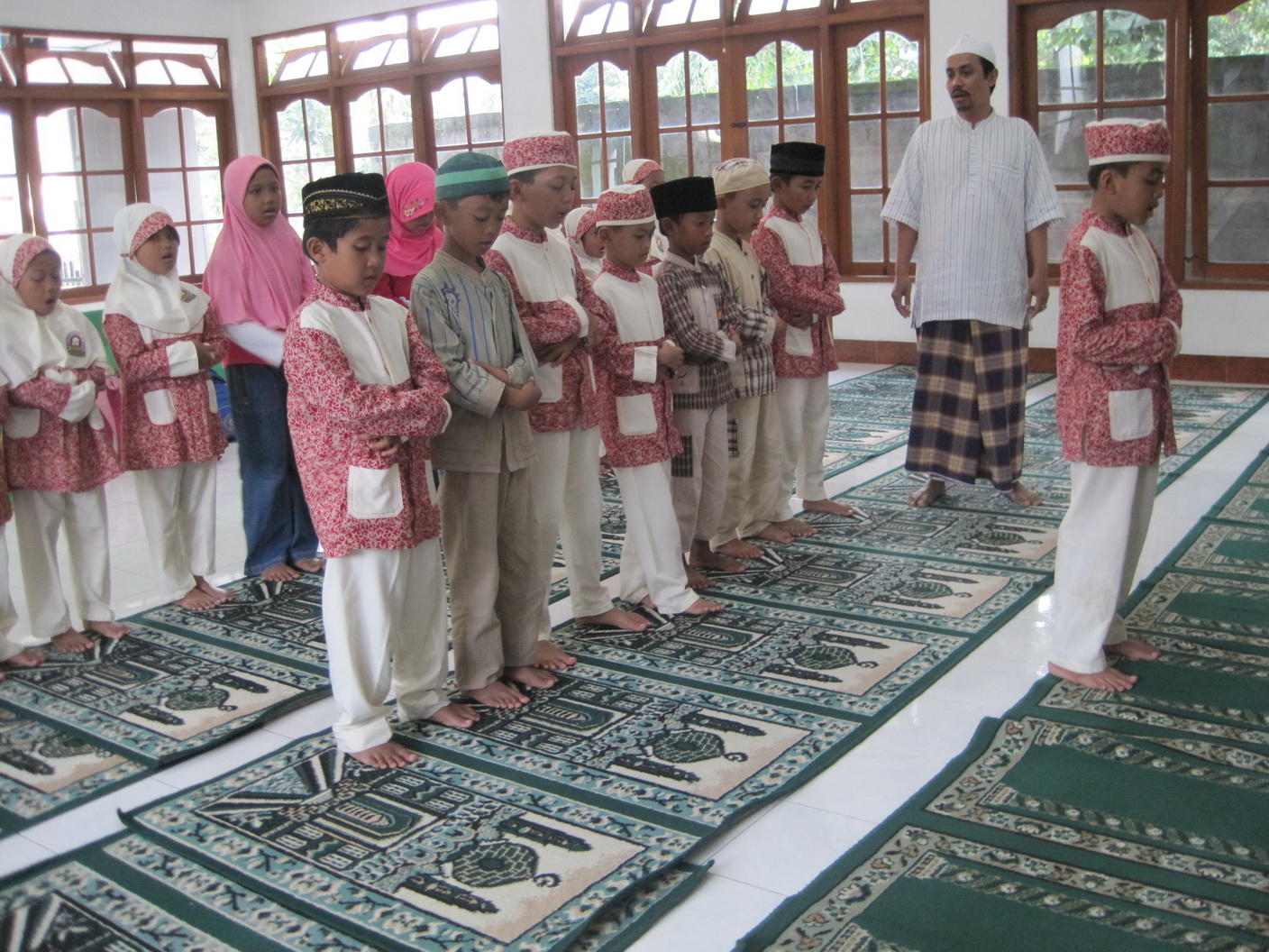 Belajar Sholat: Tata Cara, Bacaan, Dan Terjemahannya