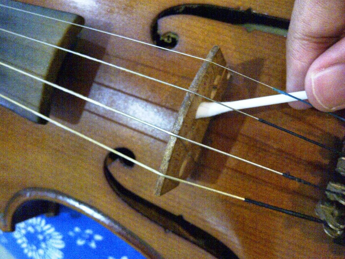 Bagaimana Cara Membersihkan Biola Dengan Benar